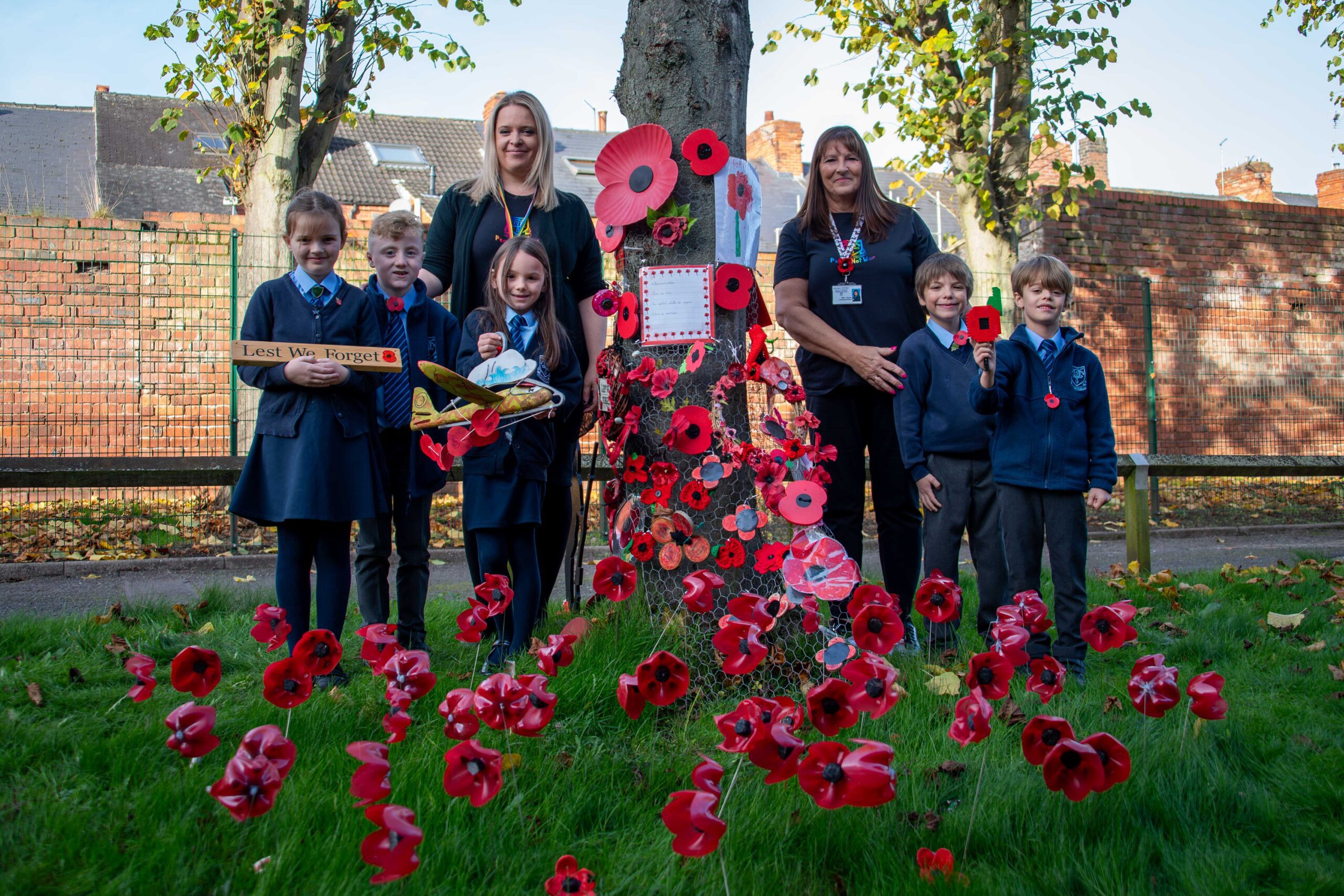 Hucknall National C of E Primary School children create Remembrance ...
